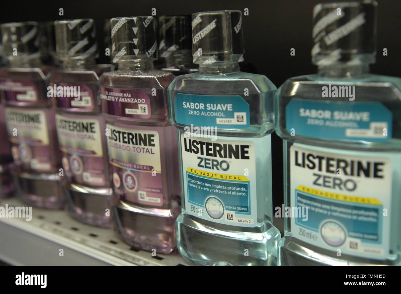 Listerine hi-res stock photography and images - Alamy