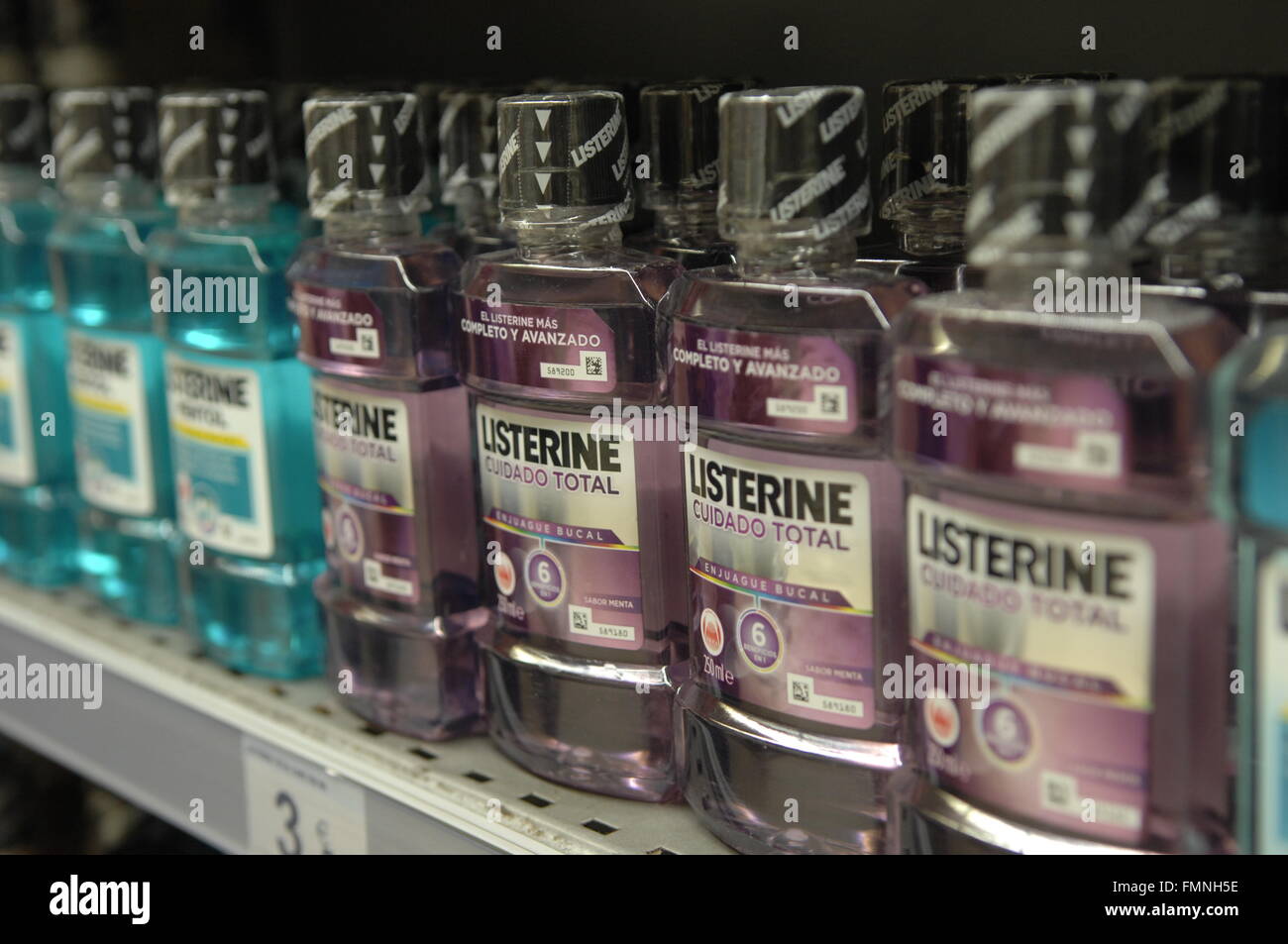 Listerine hi-res stock photography and images - Alamy