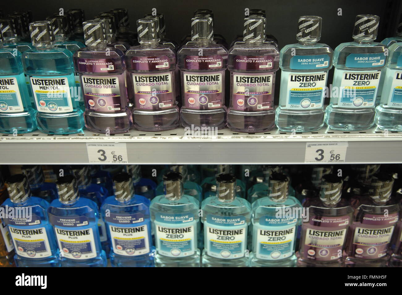 Listerine antiseptic mouthwash hi-res stock photography and images - Alamy