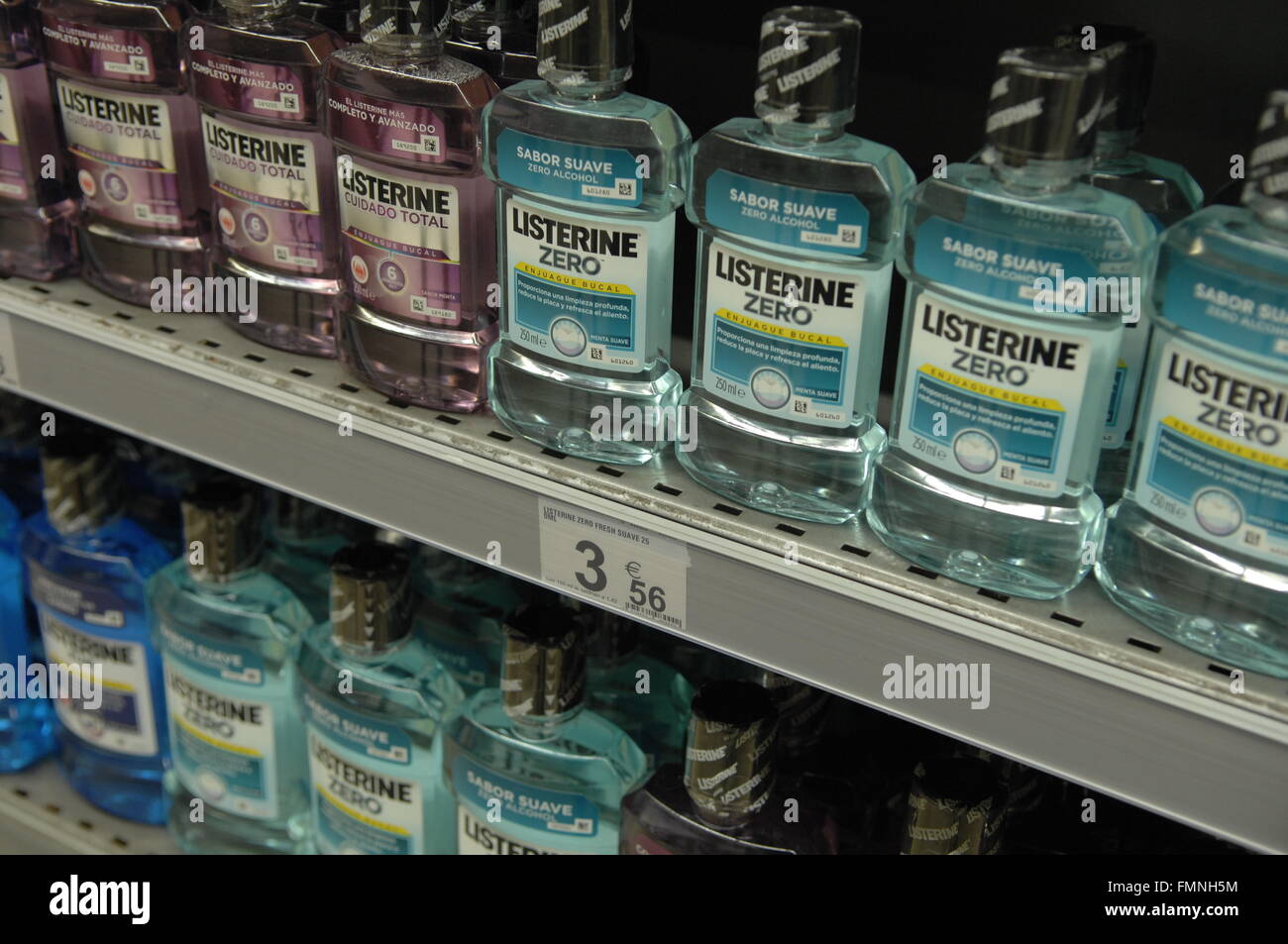 Listerine mouthwash hi-res stock photography and images - Alamy
