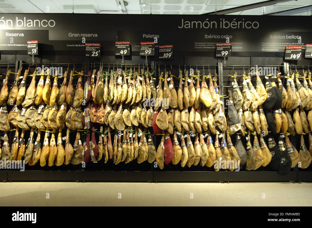 Leg of ham hi-res stock photography and images - Alamy