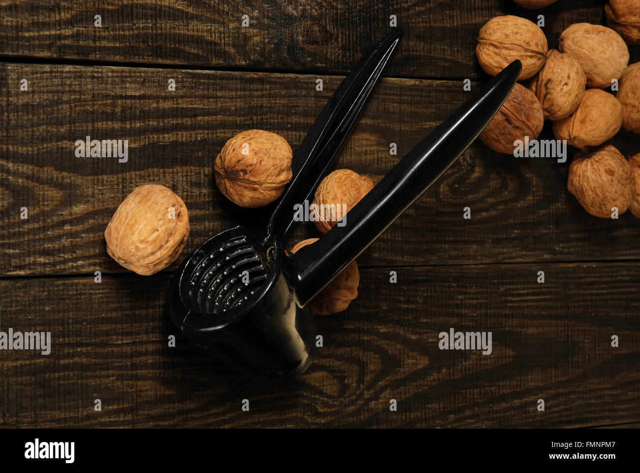 Walnuts on the dark wooden background with the tool for chopping Stock ...