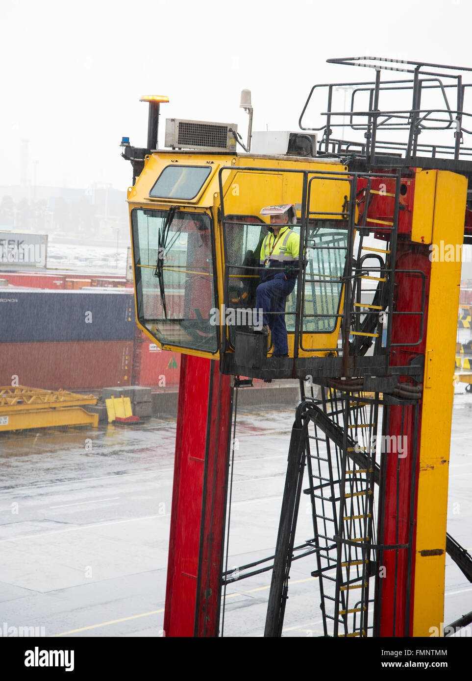 Crane operator cabin hi-res stock photography and images - Alamy