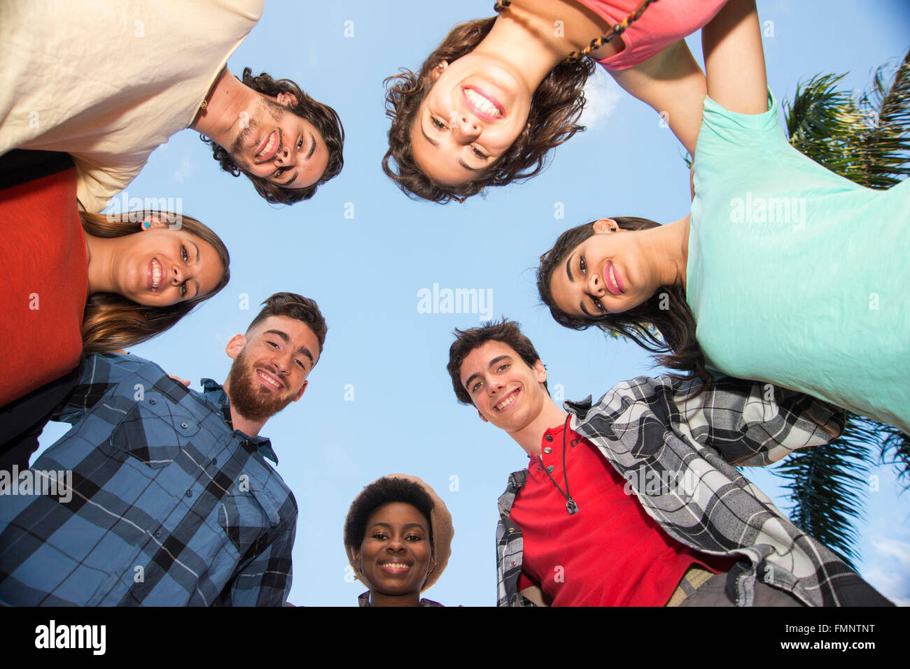 Happy students 15 17 hi-res stock photography and images - Alamy