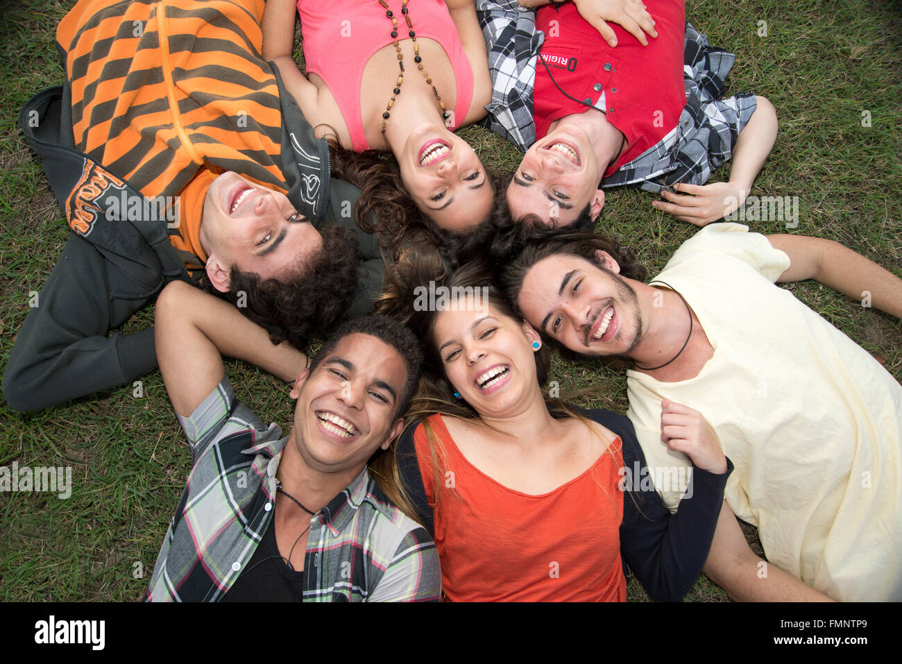 Group of young college students having fun outdoors Stock Photo - Alamy