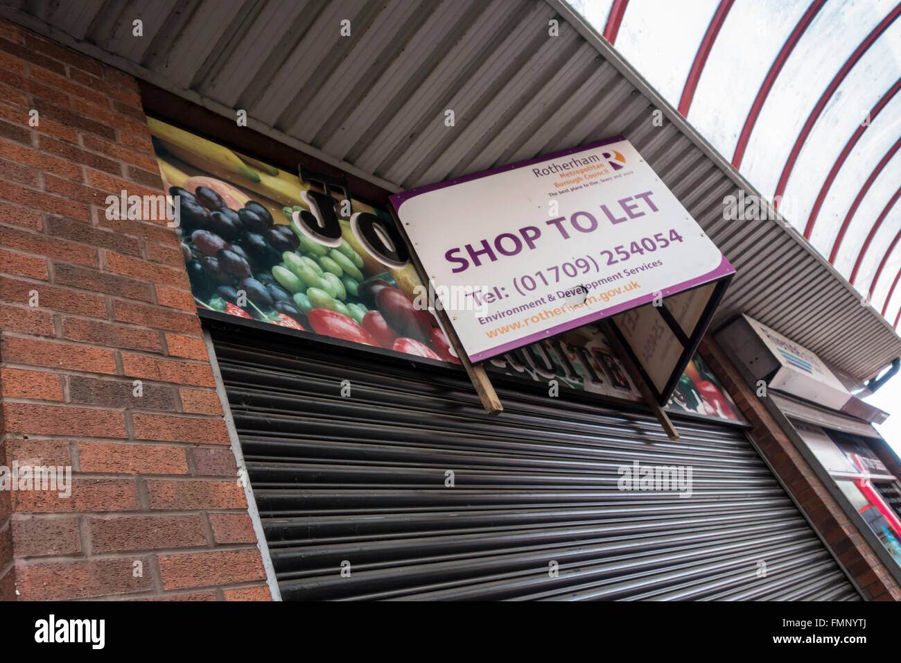 Closed photo shop hi-res stock photography and images - Alamy