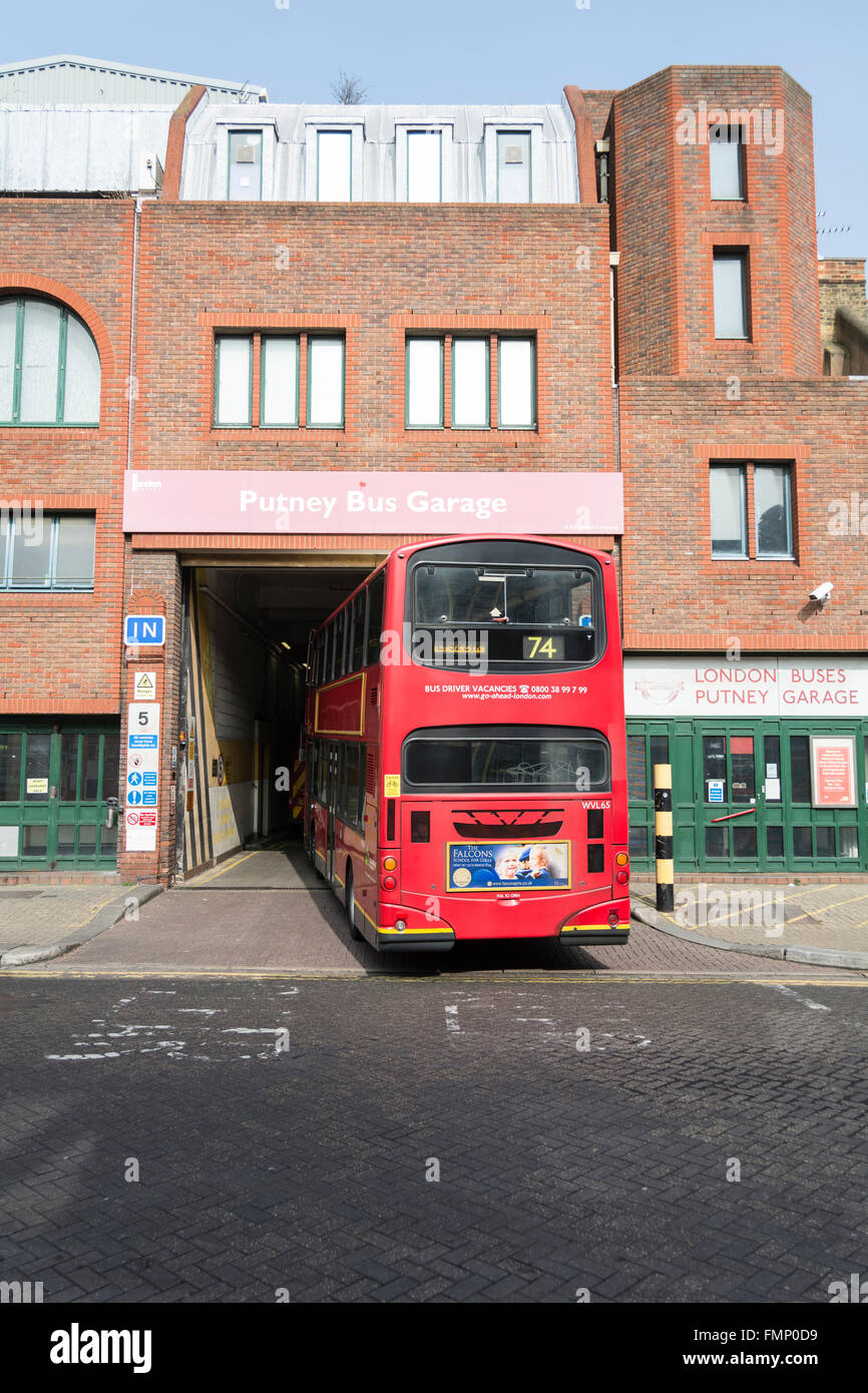 Putney bus hi-res stock photography and images - Alamy