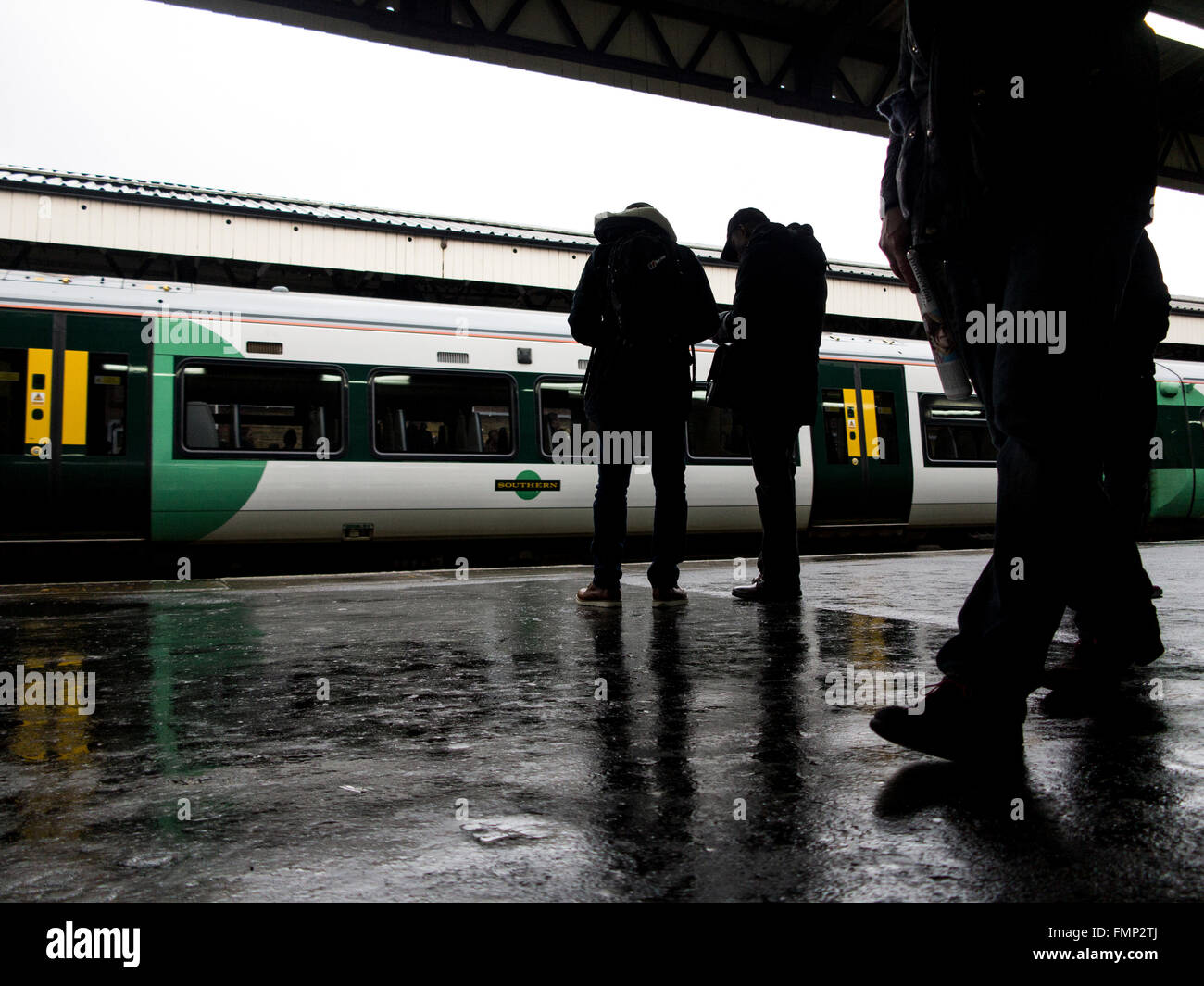 Morning rush workers walk on hi-res stock photography and images - Alamy