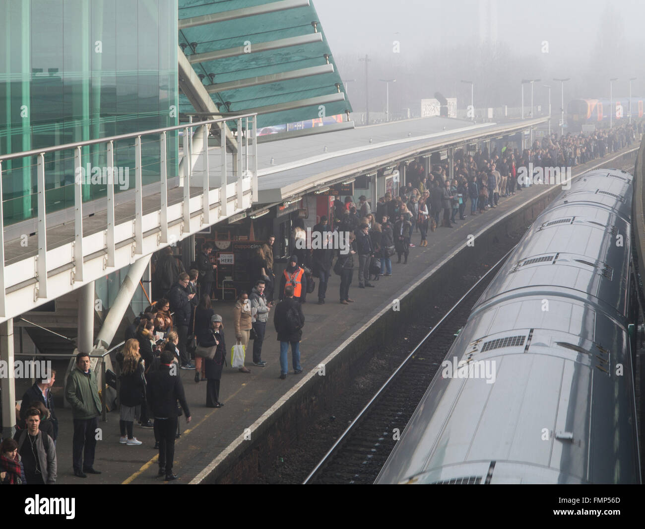 Crowded train platform Stock Photo - Alamy
