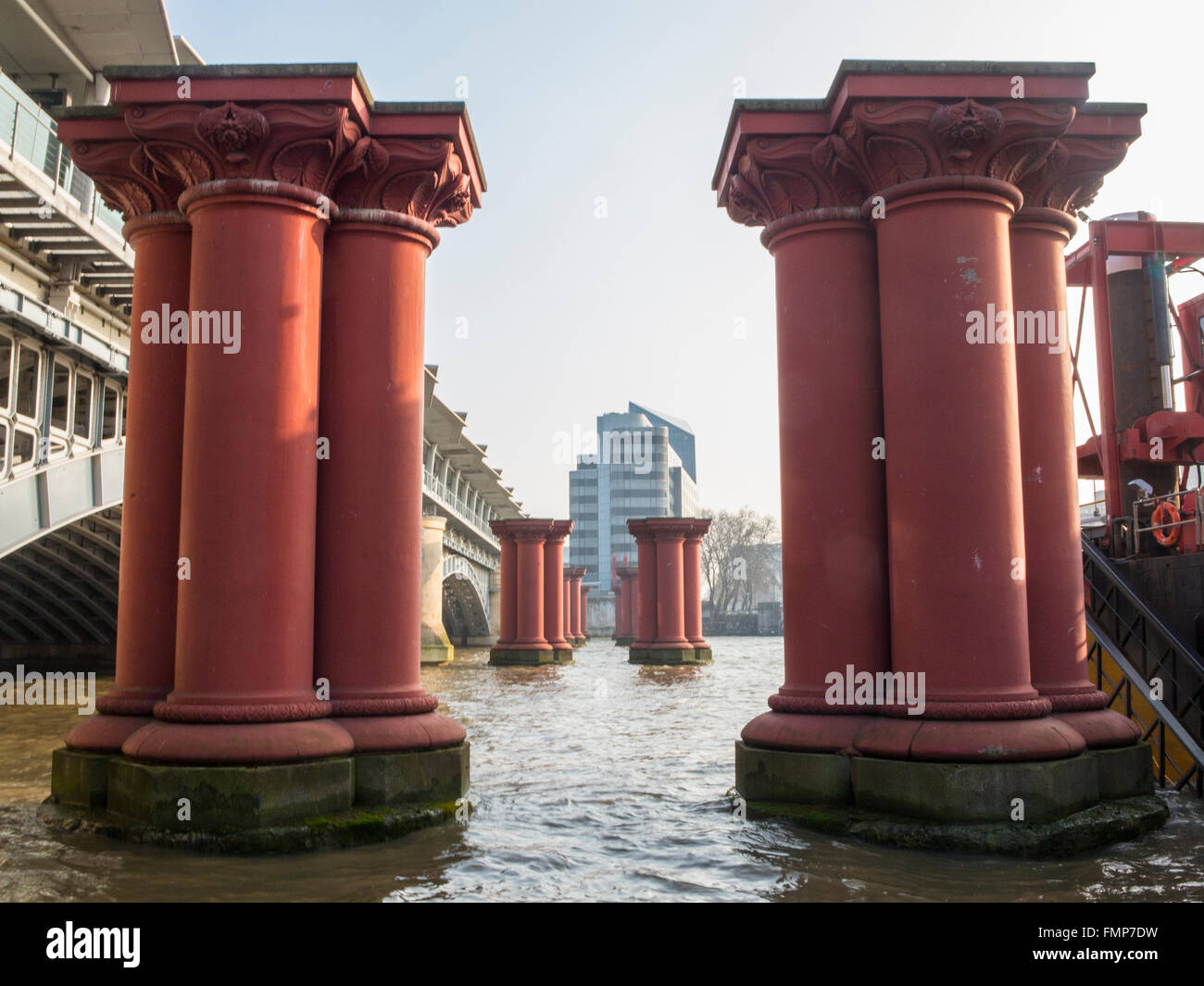 Blackfriars bridge columns hi-res stock photography and images - Alamy