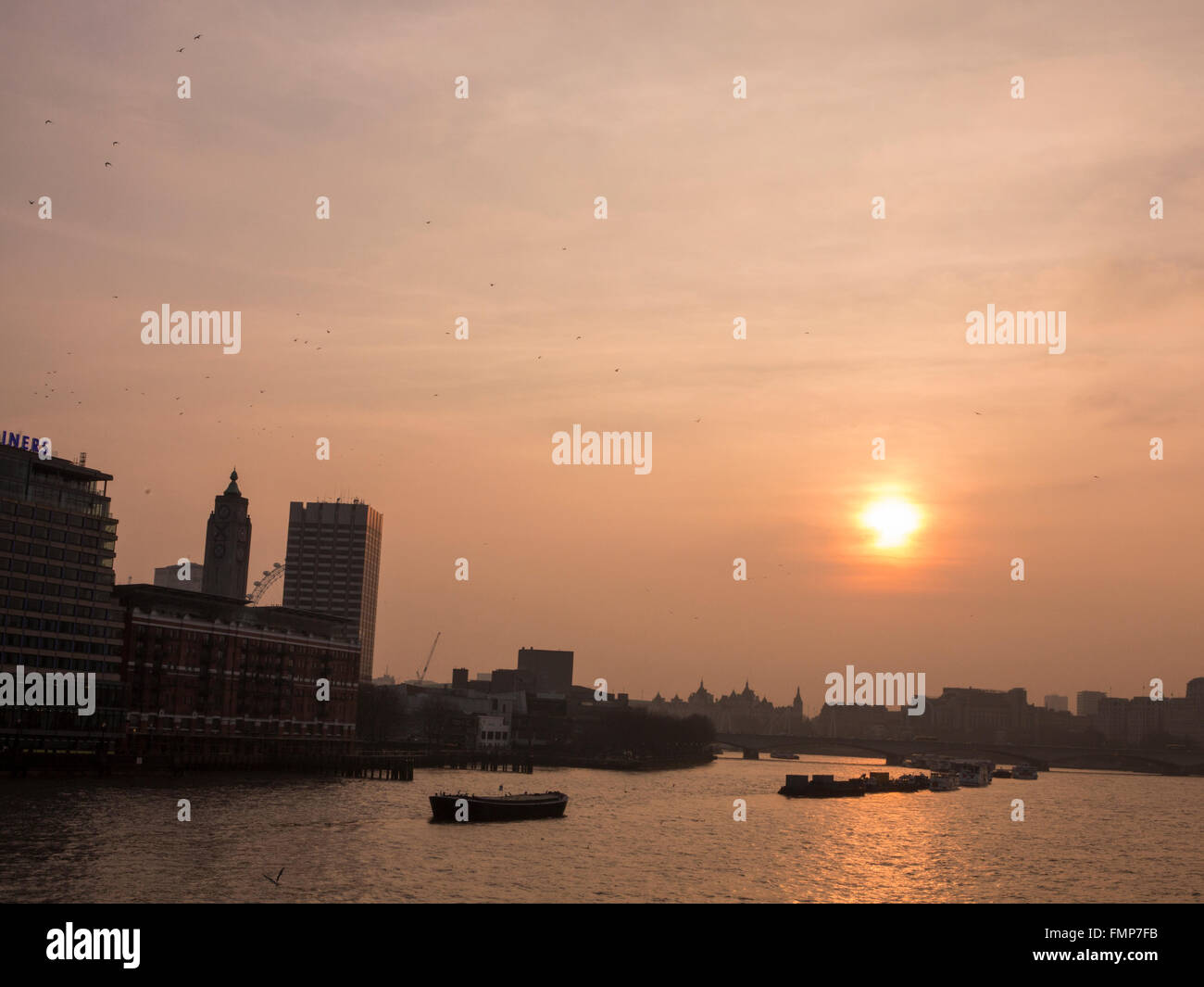 Dusk shots of the River Thames Stock Photo - Alamy