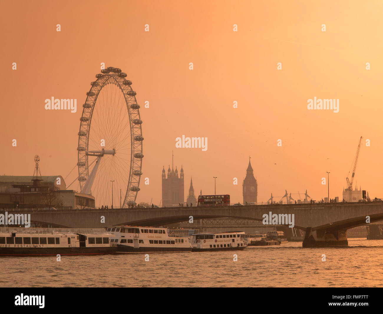Dusk shots of the River Thames Stock Photo - Alamy