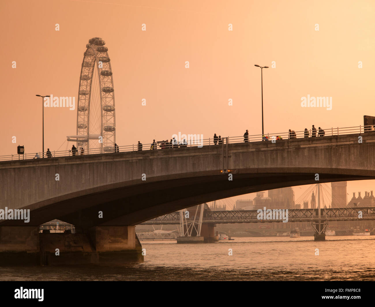 Dusk shots of the River Thames Stock Photo - Alamy