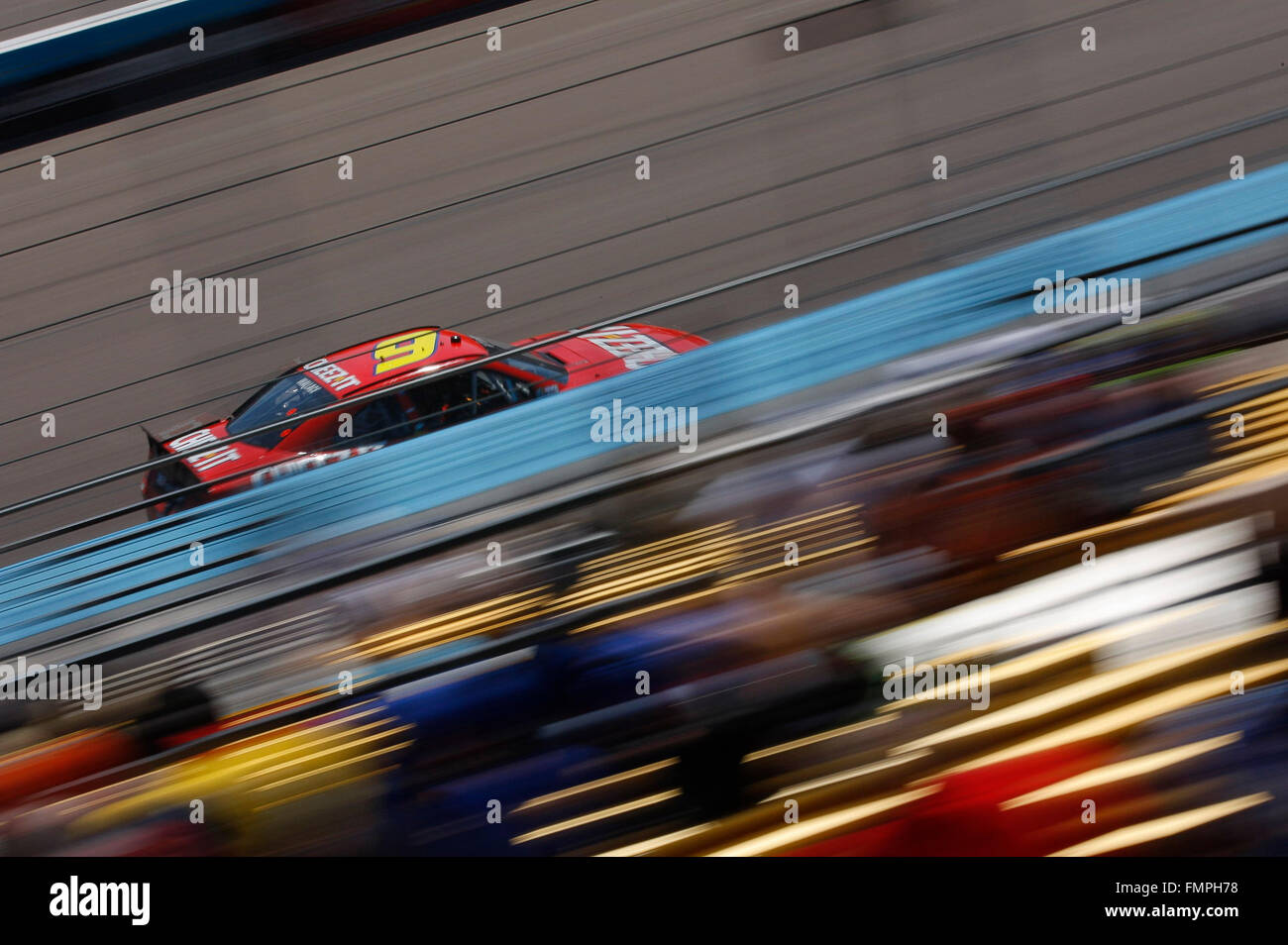 Avondale, AZ, USA. 12th Mar, 2016. Darrell Wallace Jr (6) battles for ...