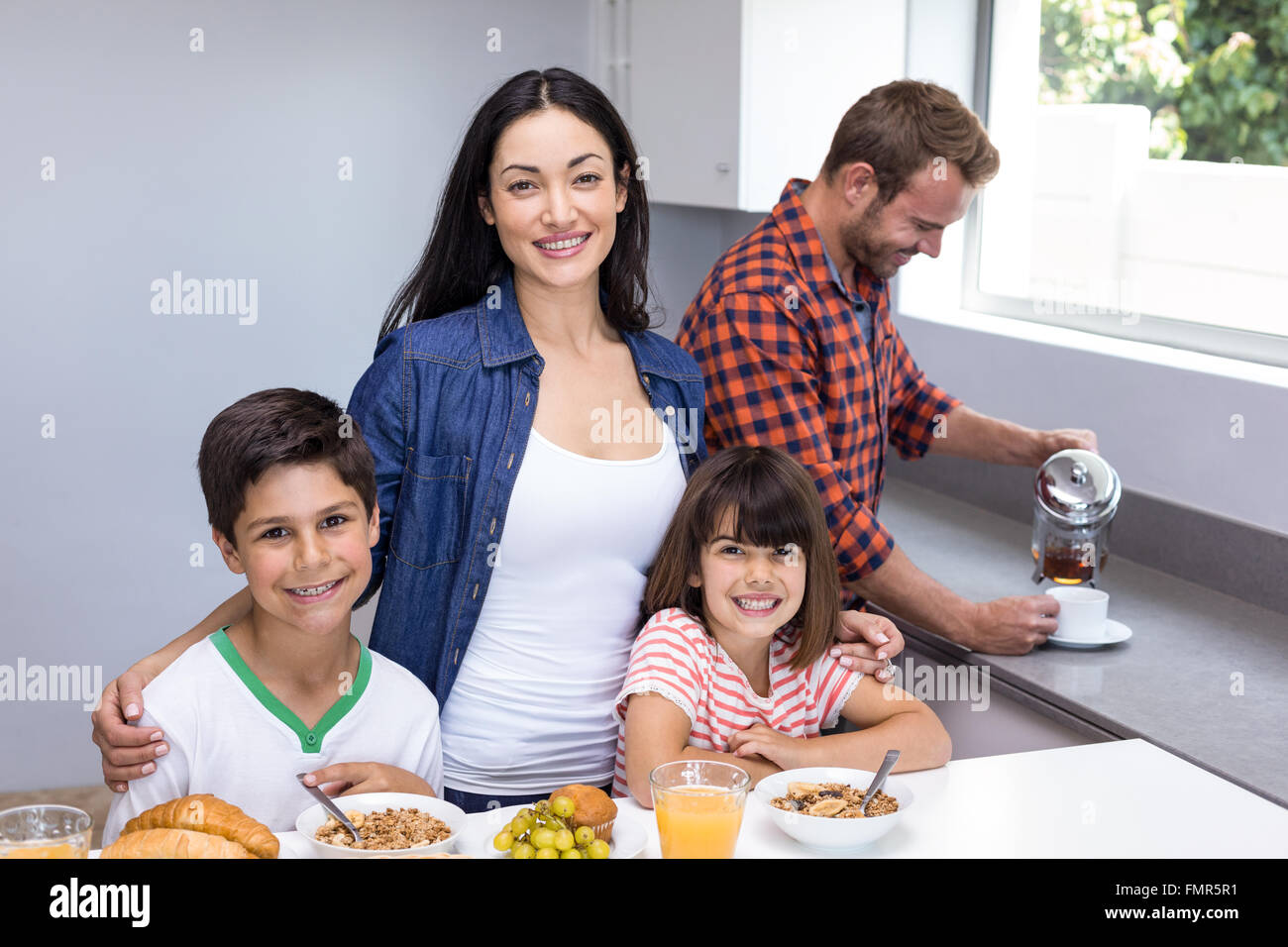 Happy family in kitchen Stock Photo - Alamy
