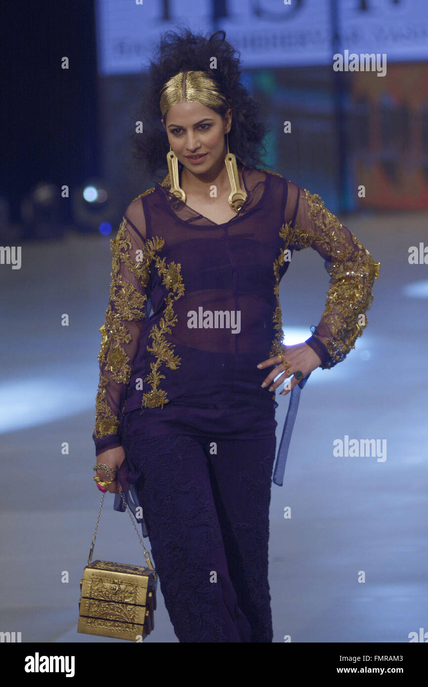 Lahore, Pakistan. 12th Mar, 2016. Pakistani model presents creations by ...