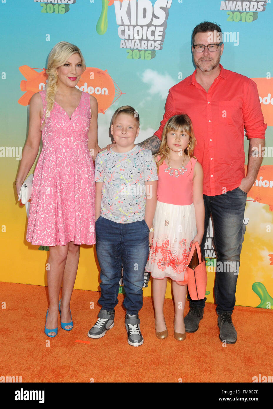 Tori spelling and dean mcdermott 2016 hi-res stock photography and ...