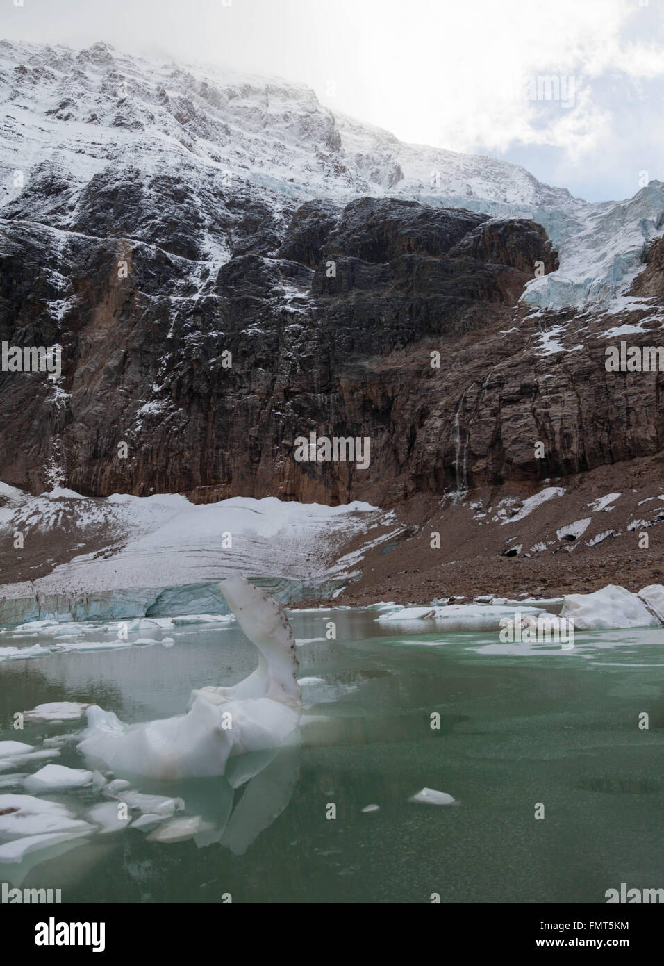 Mount edith cavell hi-res stock photography and images - Alamy