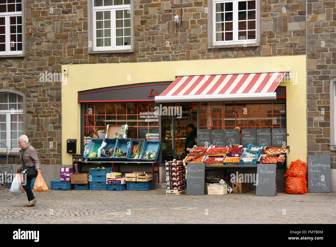 Vegetables and fruit storefront of a small greengrocer Stock Photo - Alamy