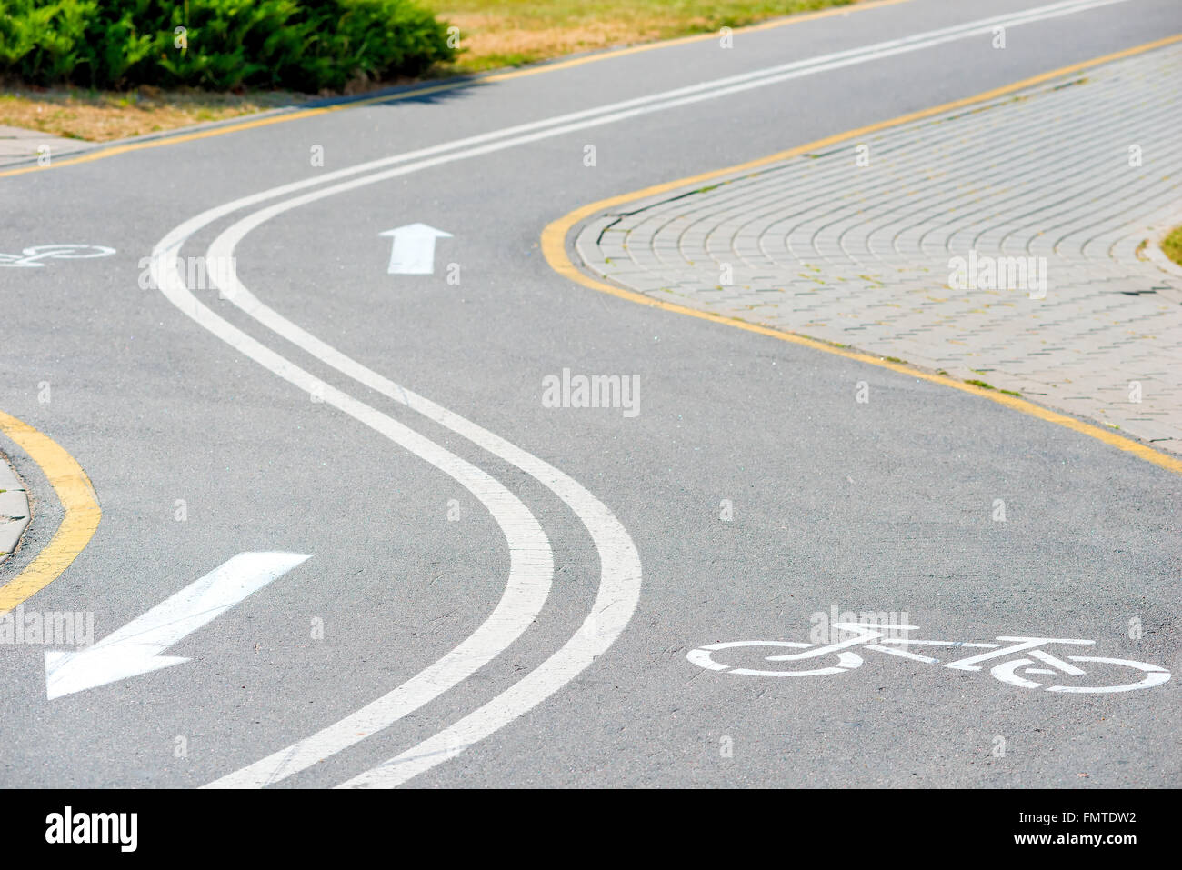 Bicycling path city hi-res stock photography and images - Alamy