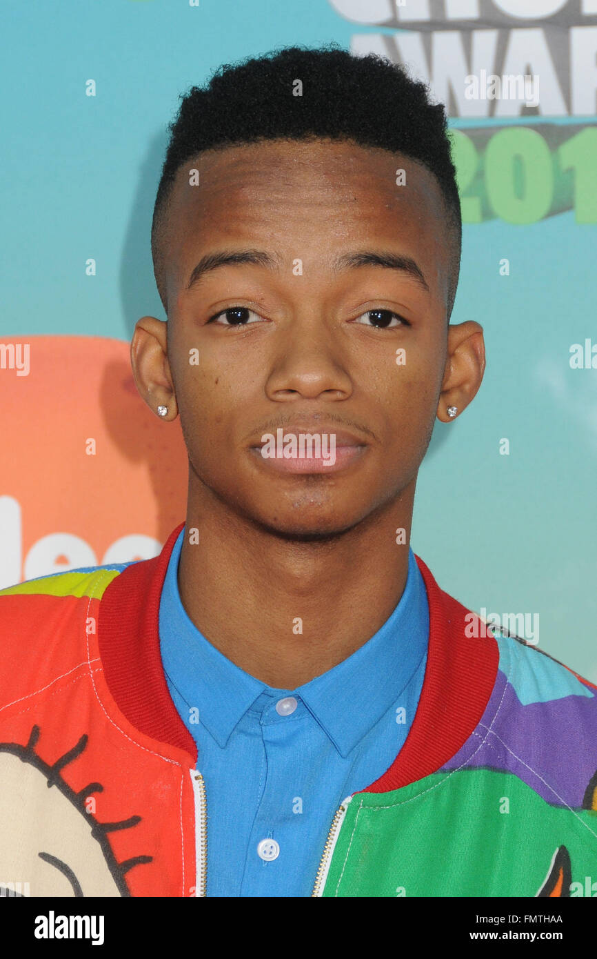 Coy wire hi-res stock photography and images - Alamy