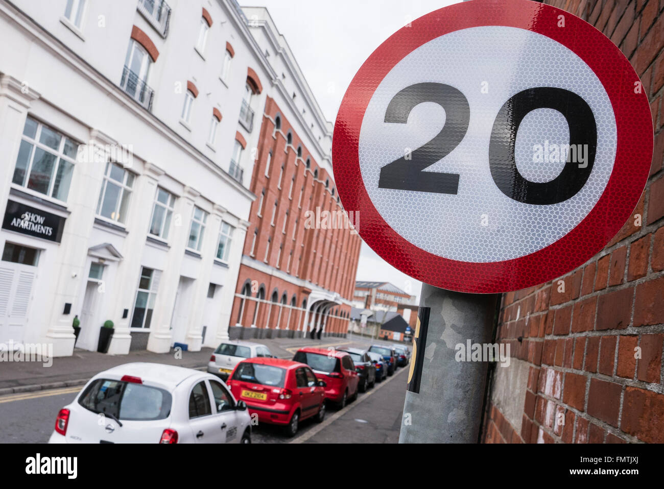 20mph speed sign Stock Photo - Alamy