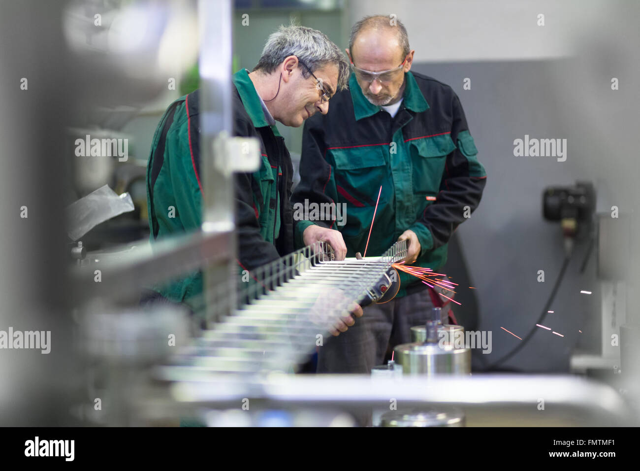 Steel fabrication workers hi-res stock photography and images - Alamy