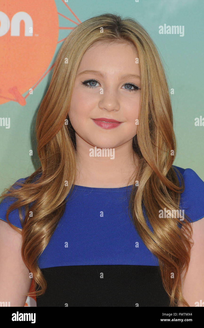 Ella anderson kids choice awards hi-res stock photography and images ...