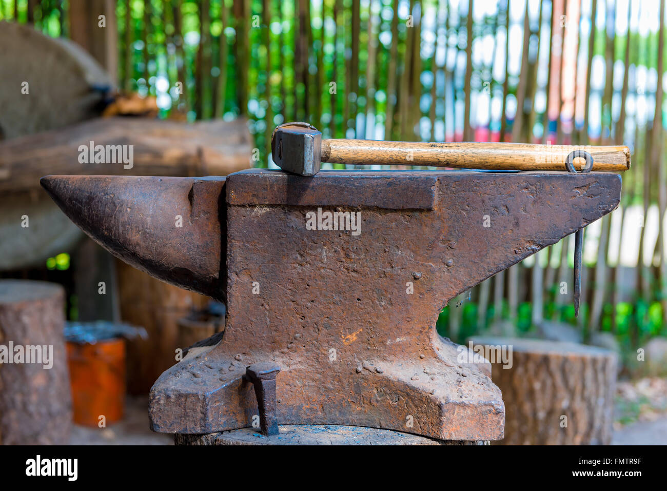 Hammer on an anvil hi-res stock photography and images - Alamy