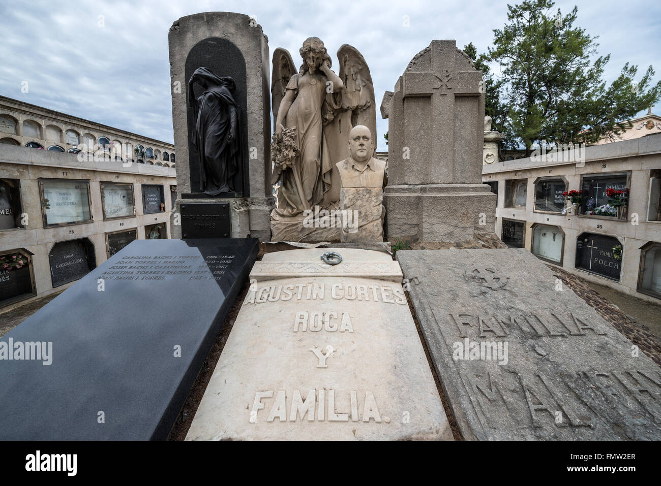 graves at Poblenou Cemetery - Cementiri de l'Est (East cemetery) in ...