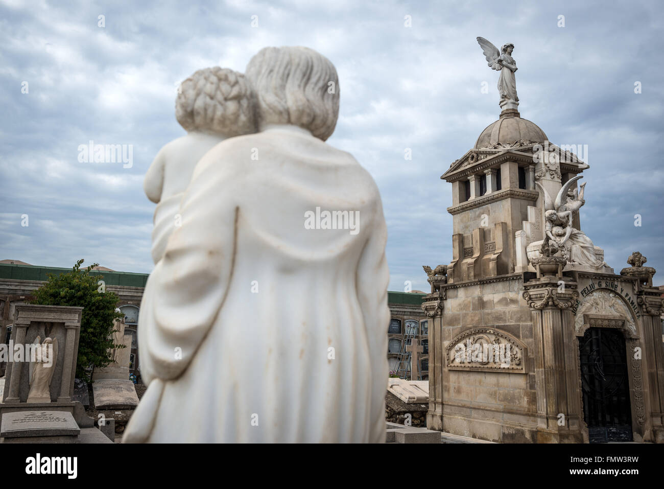 Grave sculpture at Poblenou Cemetery - Cementiri de l'Est (East ...