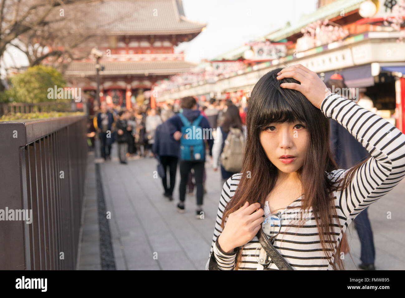 A young Japanese lady at Tokyo's premiere tourist attraction Sensoji ...