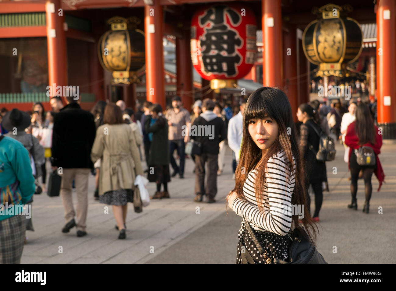 A young Japanese lady at Tokyo's premiere tourist attraction Sensoji ...