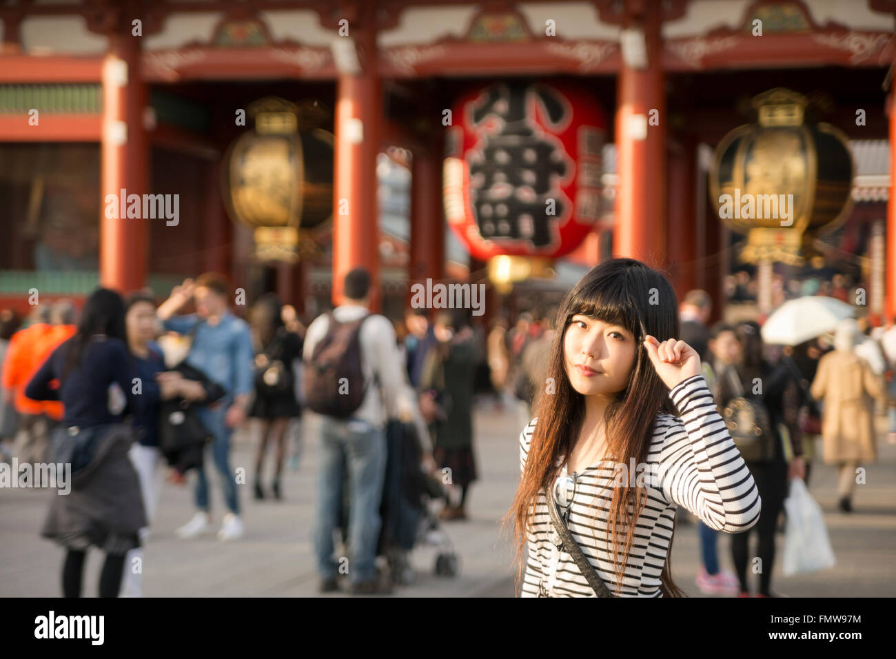 A young Japanese lady at Tokyo's premiere tourist attraction Sensoji ...