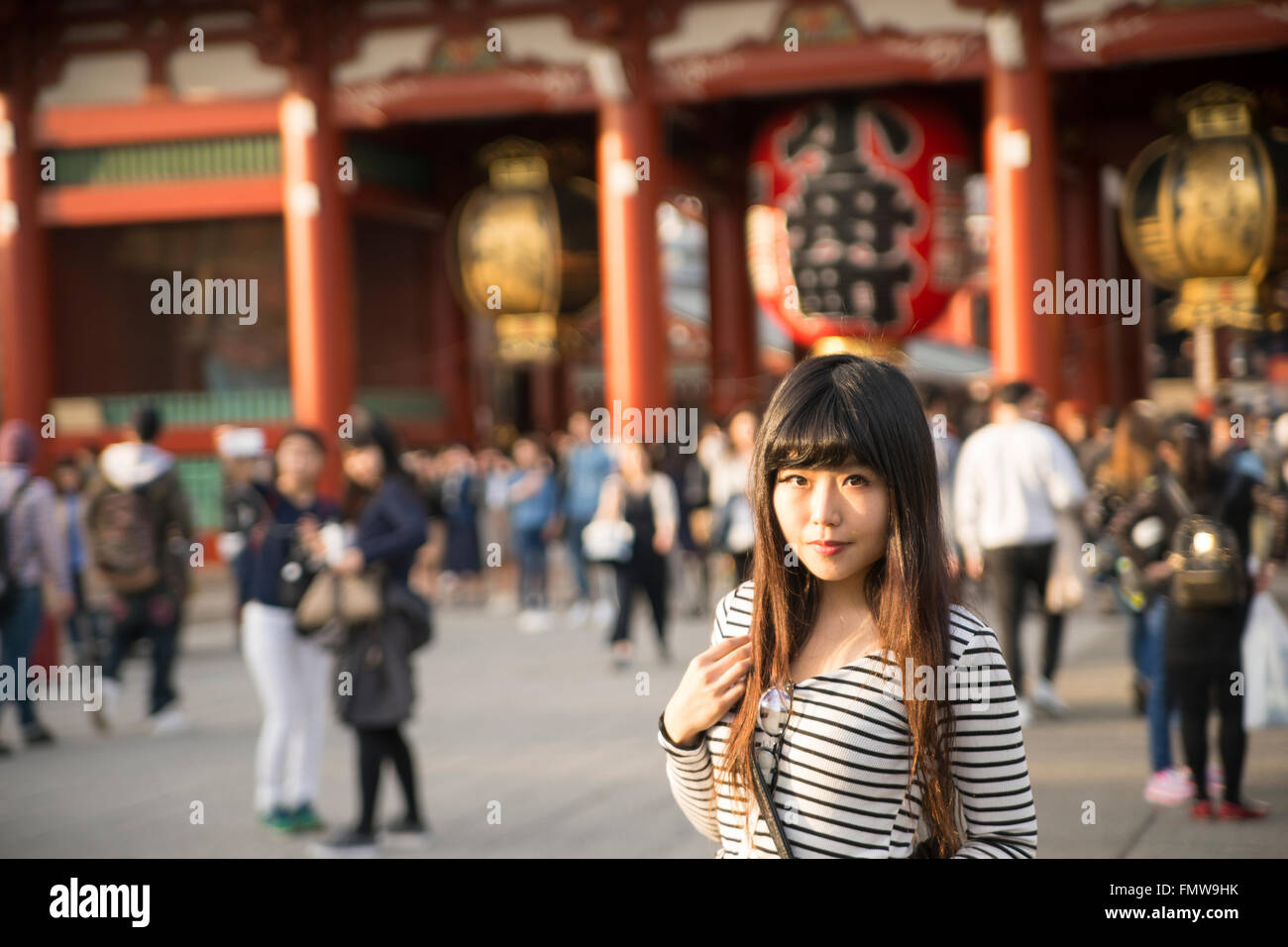 A young Japanese lady at Tokyo's premiere tourist attraction Sensoji ...