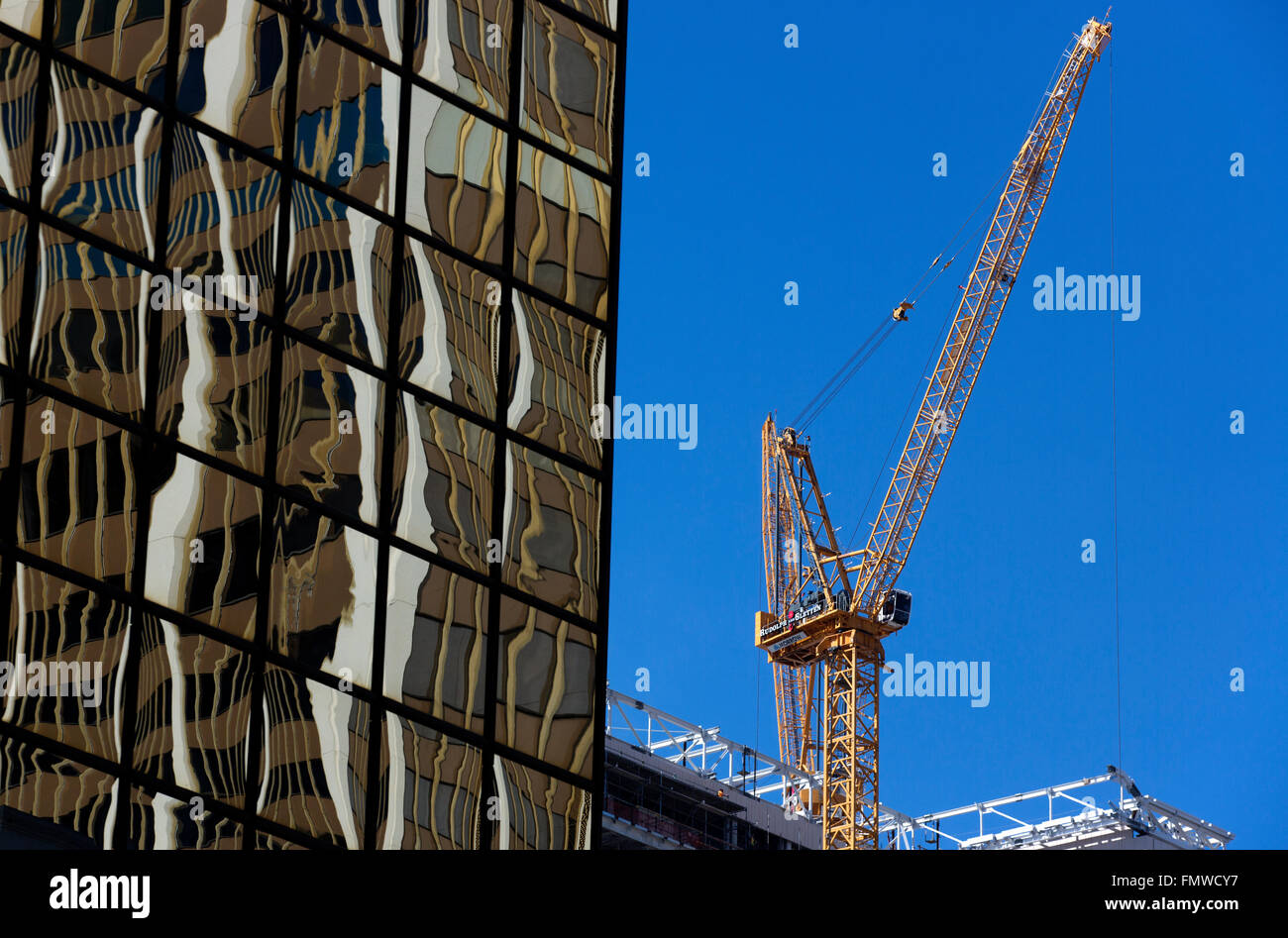 Reflective glass building hi-res stock photography and images - Alamy