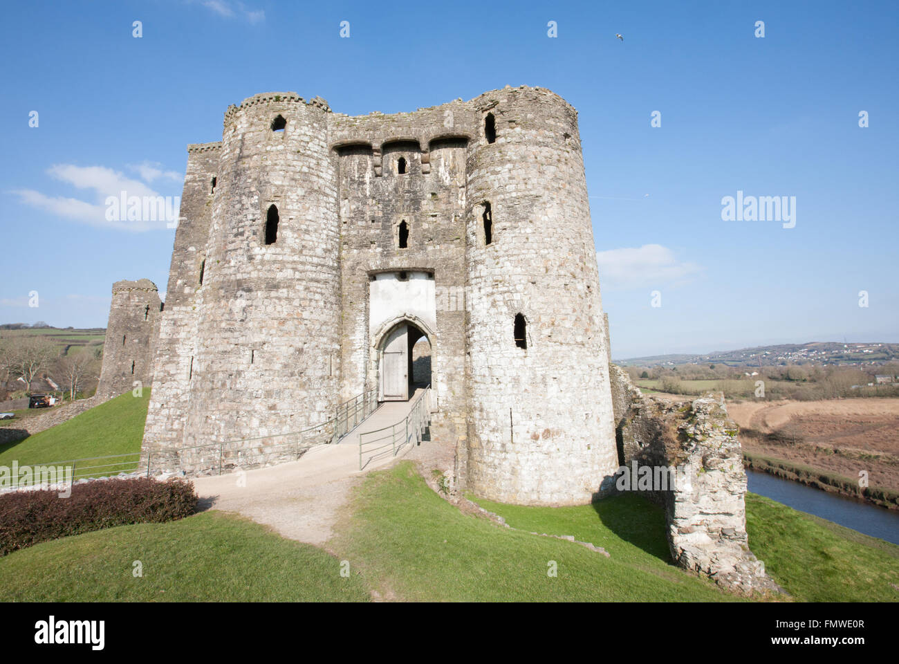 Kidwelly castle walls hi-res stock photography and images - Alamy