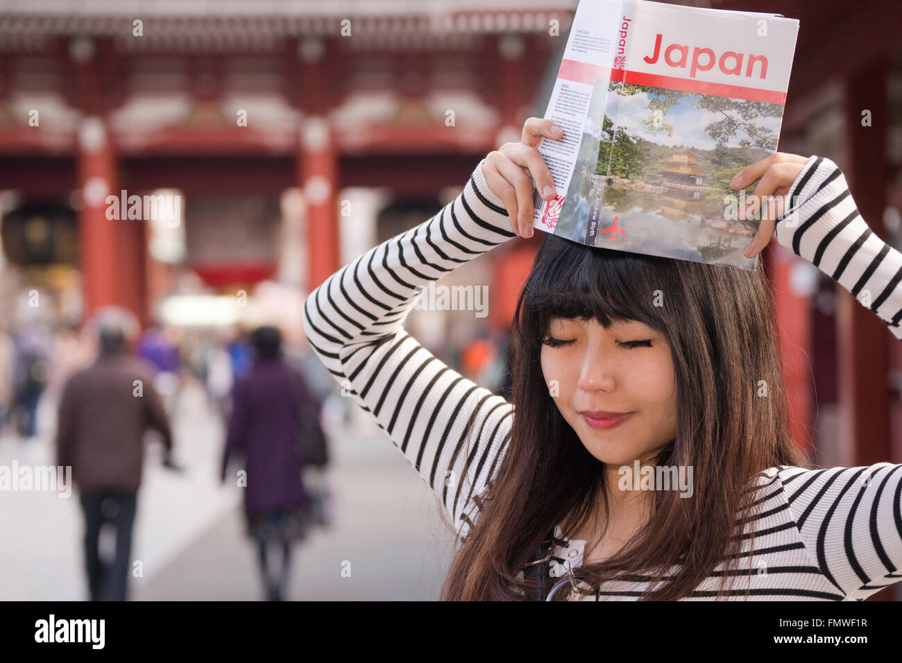 A young Japanese lady at Tokyo's premiere tourist attraction Sensoji ...