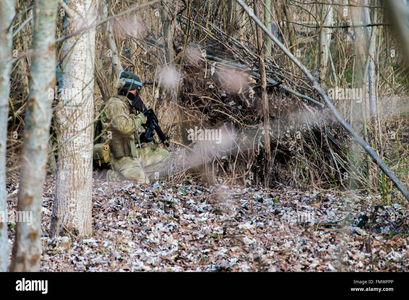 Infantry soldier with weapon Stock Photo - Alamy