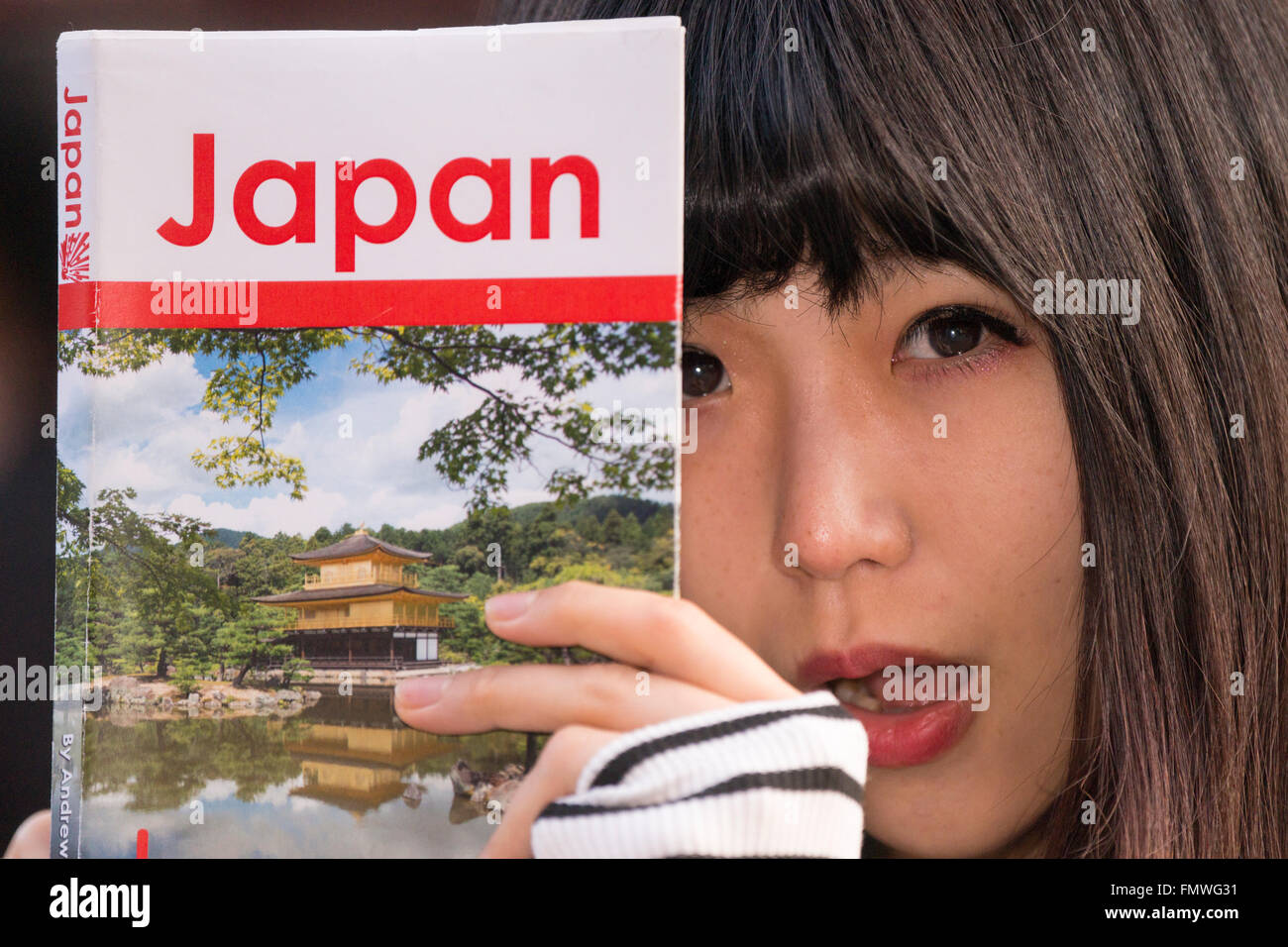 A young Japanese lady at Tokyo's premiere tourist attraction Sensoji ...