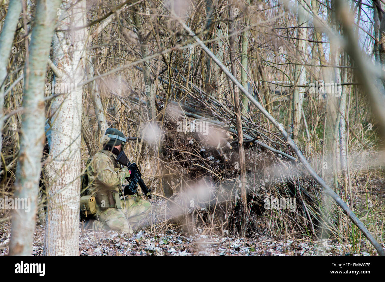 Infantry soldier with weapon Stock Photo - Alamy