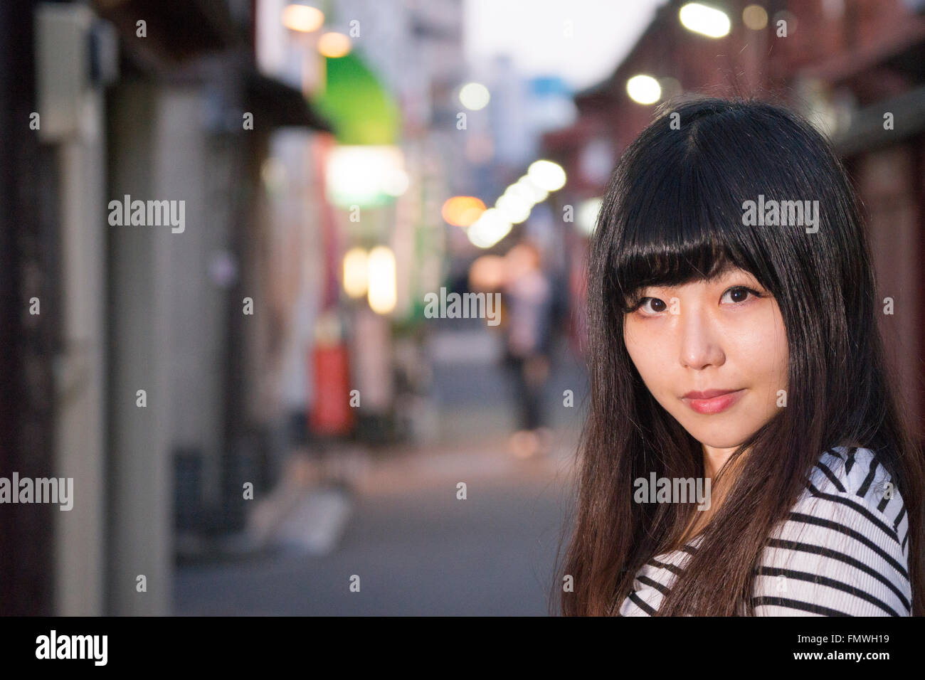 A young Japanese lady at Tokyo's premiere tourist attraction Sensoji ...