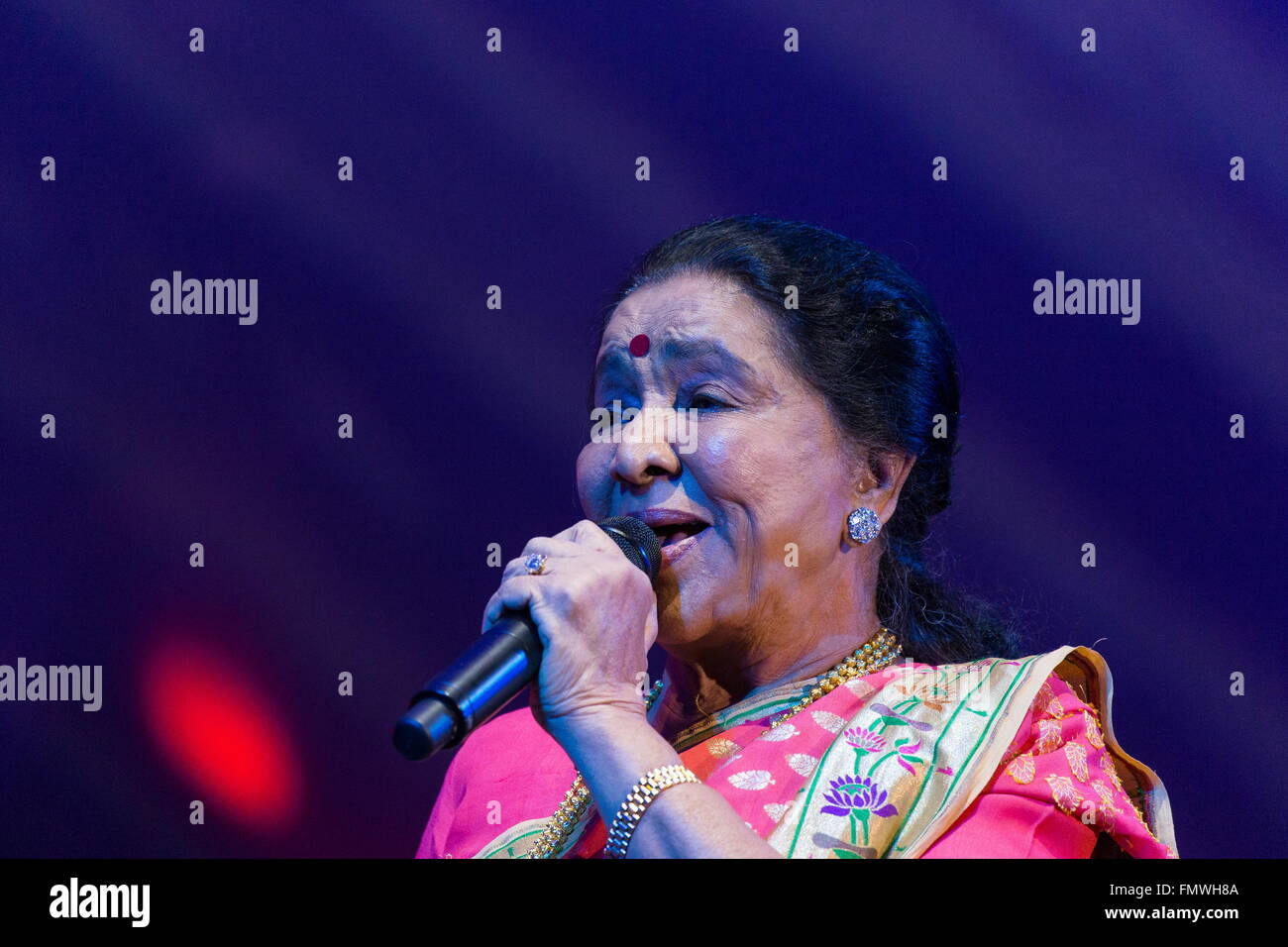 Asha bhosle hi-res stock photography and images - Alamy