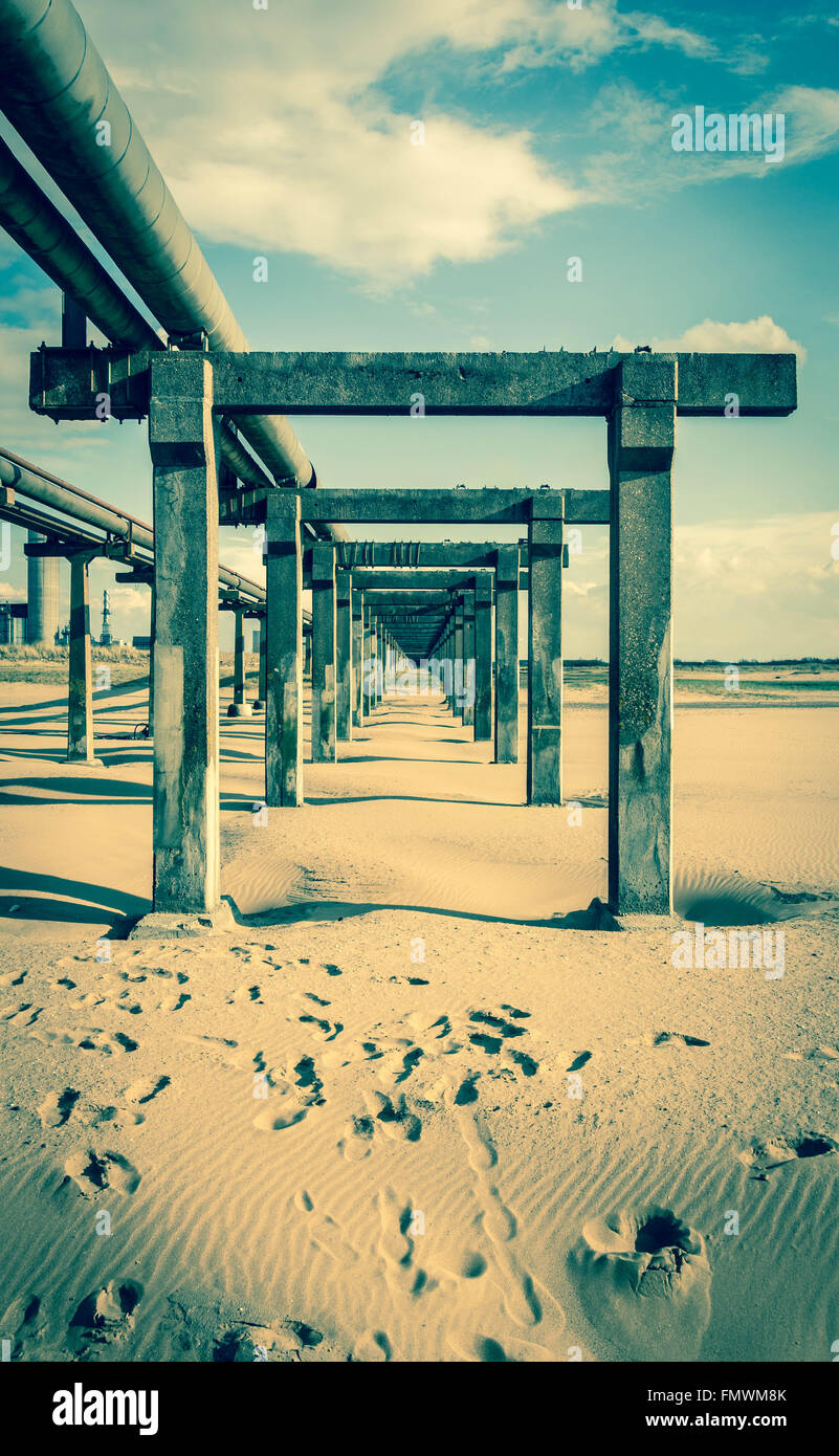 Concrete struts hi-res stock photography and images - Alamy