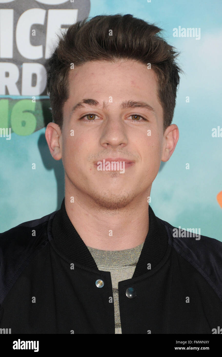 Charlie puth red carpet hi-res stock photography and images - Alamy