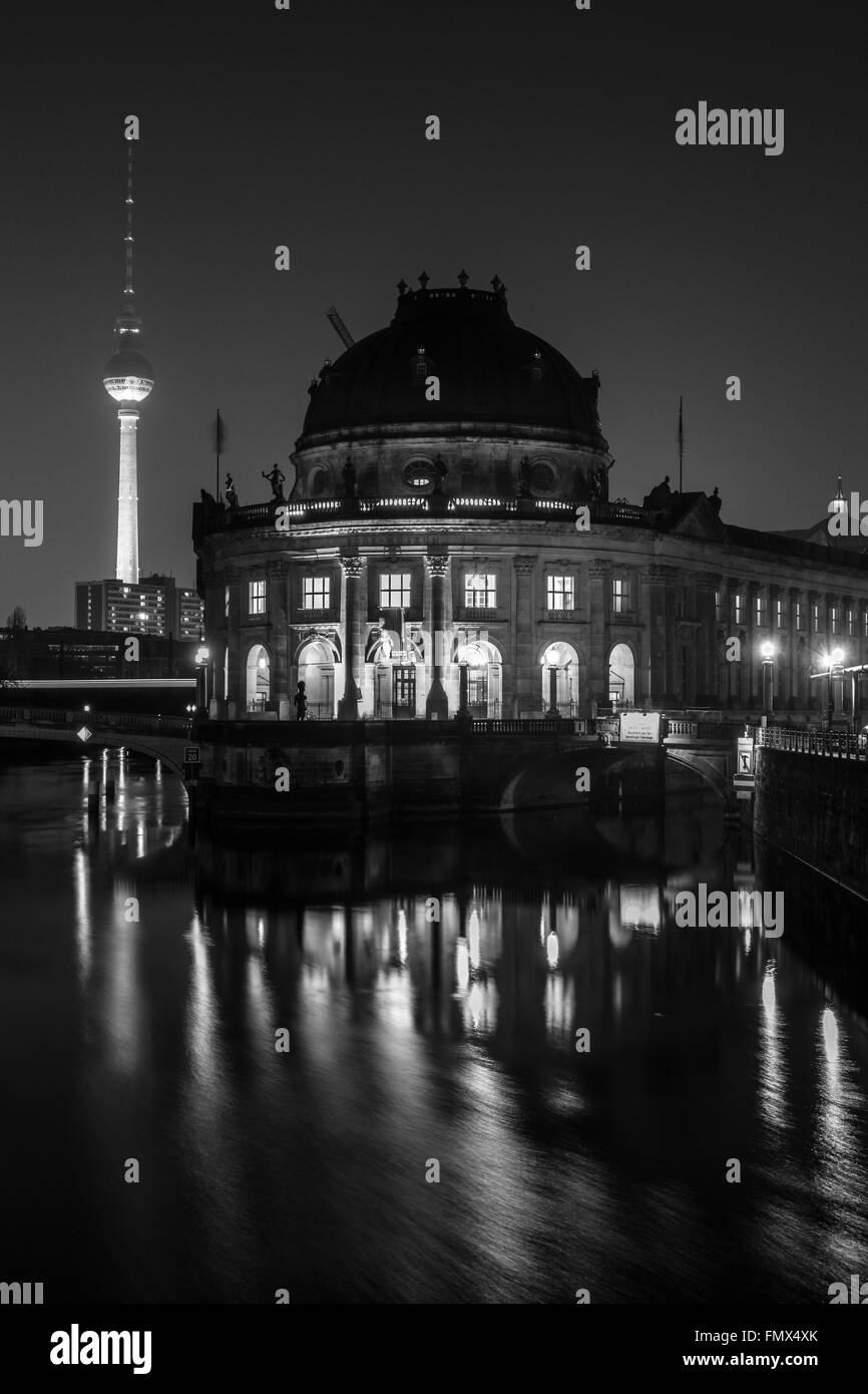 River spree canal bode museum dusk hi-res stock photography and images ...