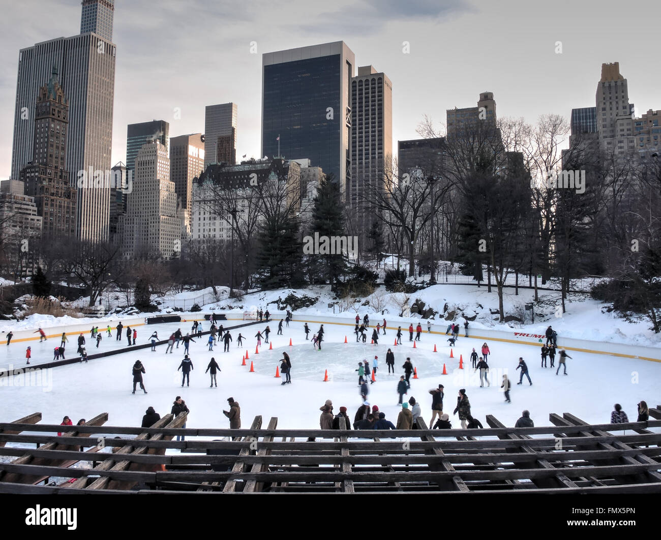 Central park ice rink new york hi-res stock photography and images - Alamy