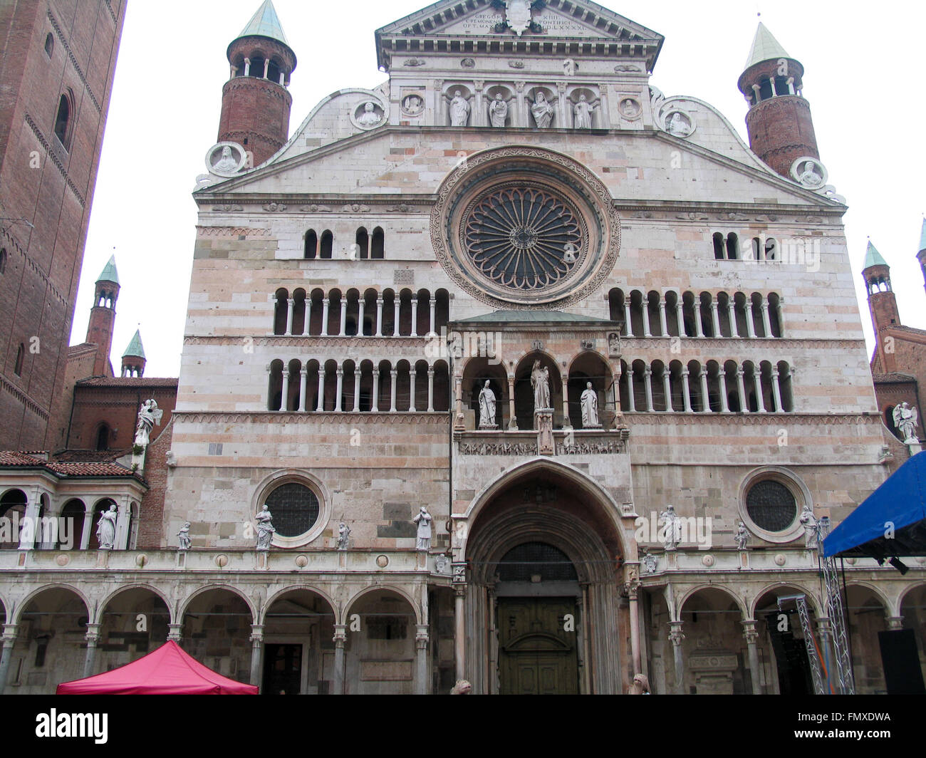 Facade of Cathedral of Cremona Stock Photo - Alamy