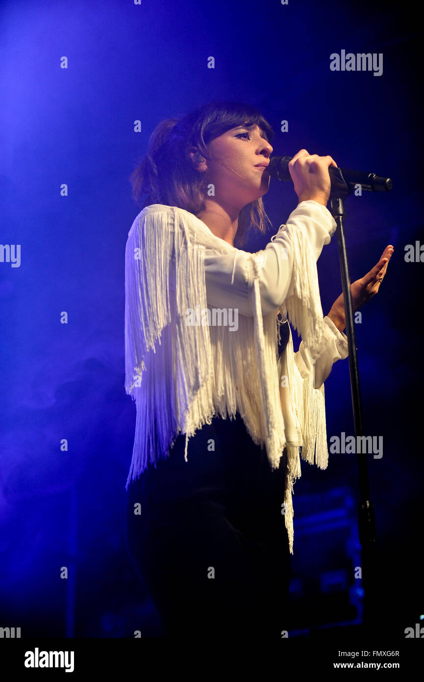 Foxes Performing at the Plug Sheffield Stock Photo - Alamy