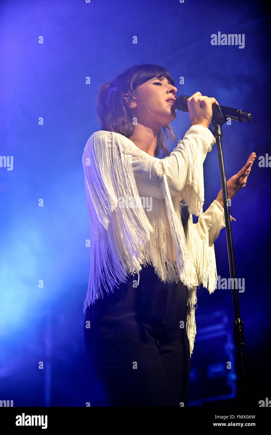 Foxes Performing at the Plug Sheffield Stock Photo - Alamy